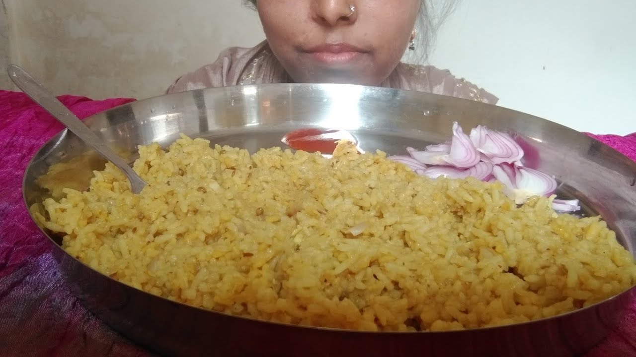 Eating,moong daal ki khichdi Indian food ASMR mukbang eating show - YouTube