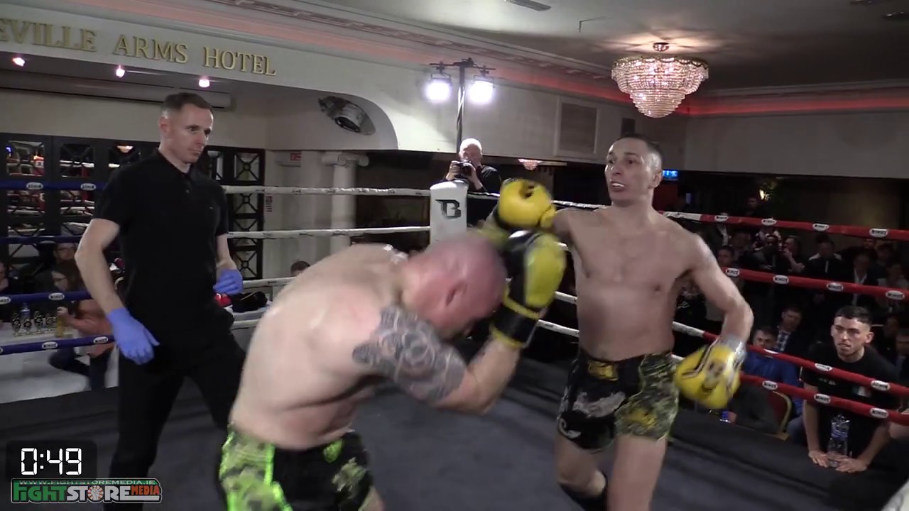 Pavel Volk vs Gavin Weston - RFC 6 - YouTube