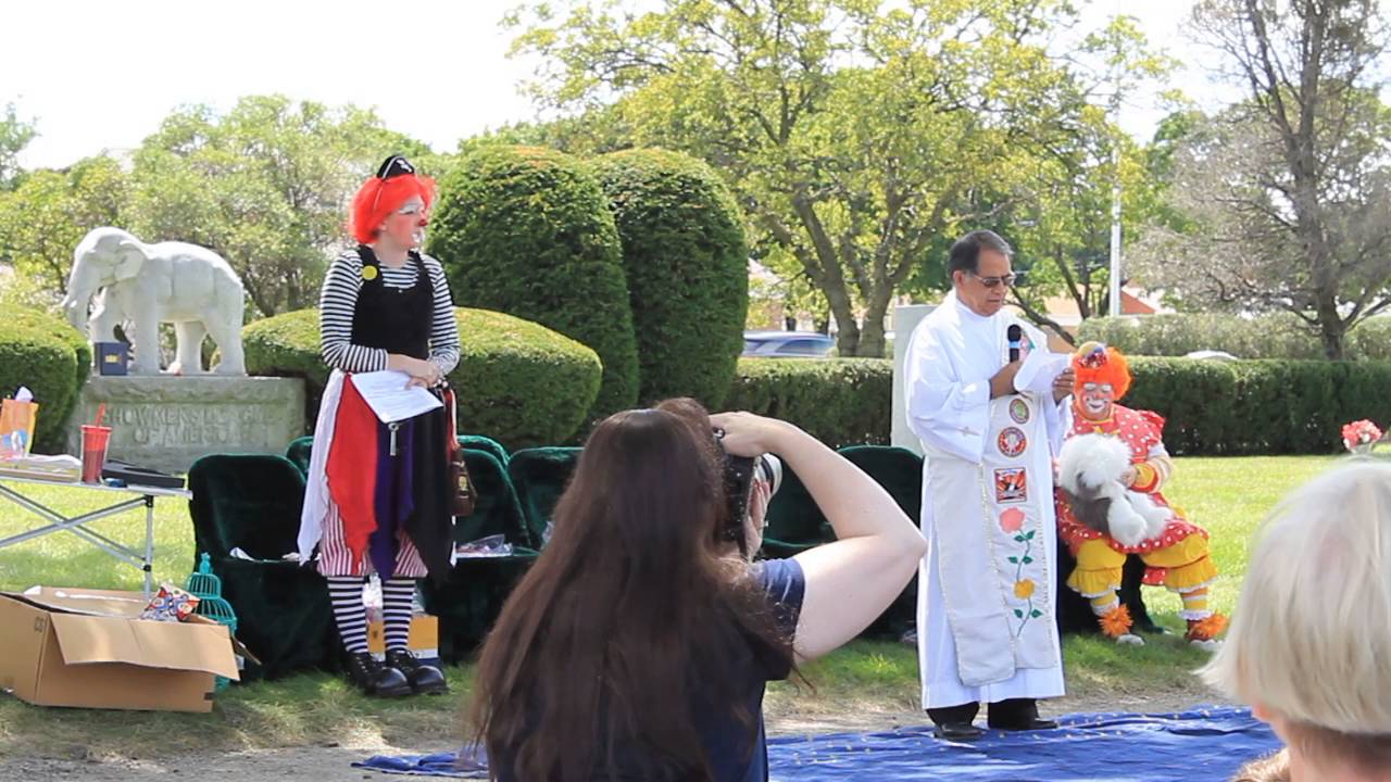 Clowns Prayer at Showmans Rest - YouTube