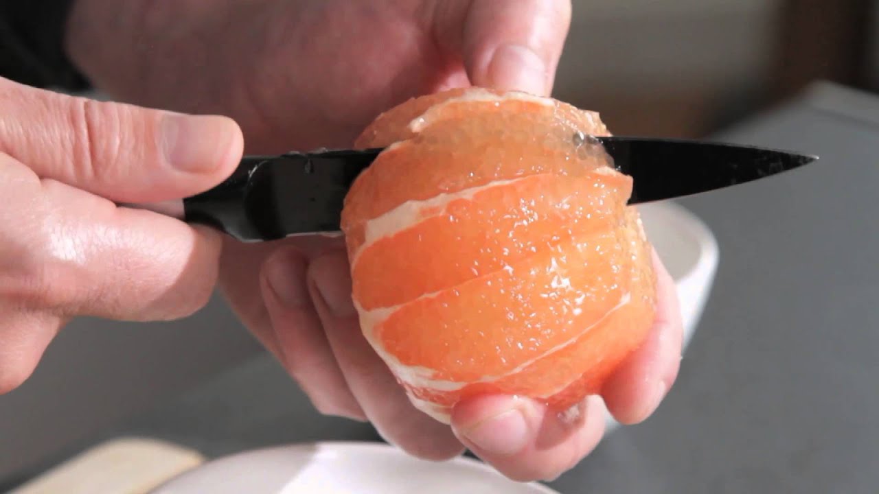 Comment tailler un pamplemousse pour en récupérer les segments? - YouTube