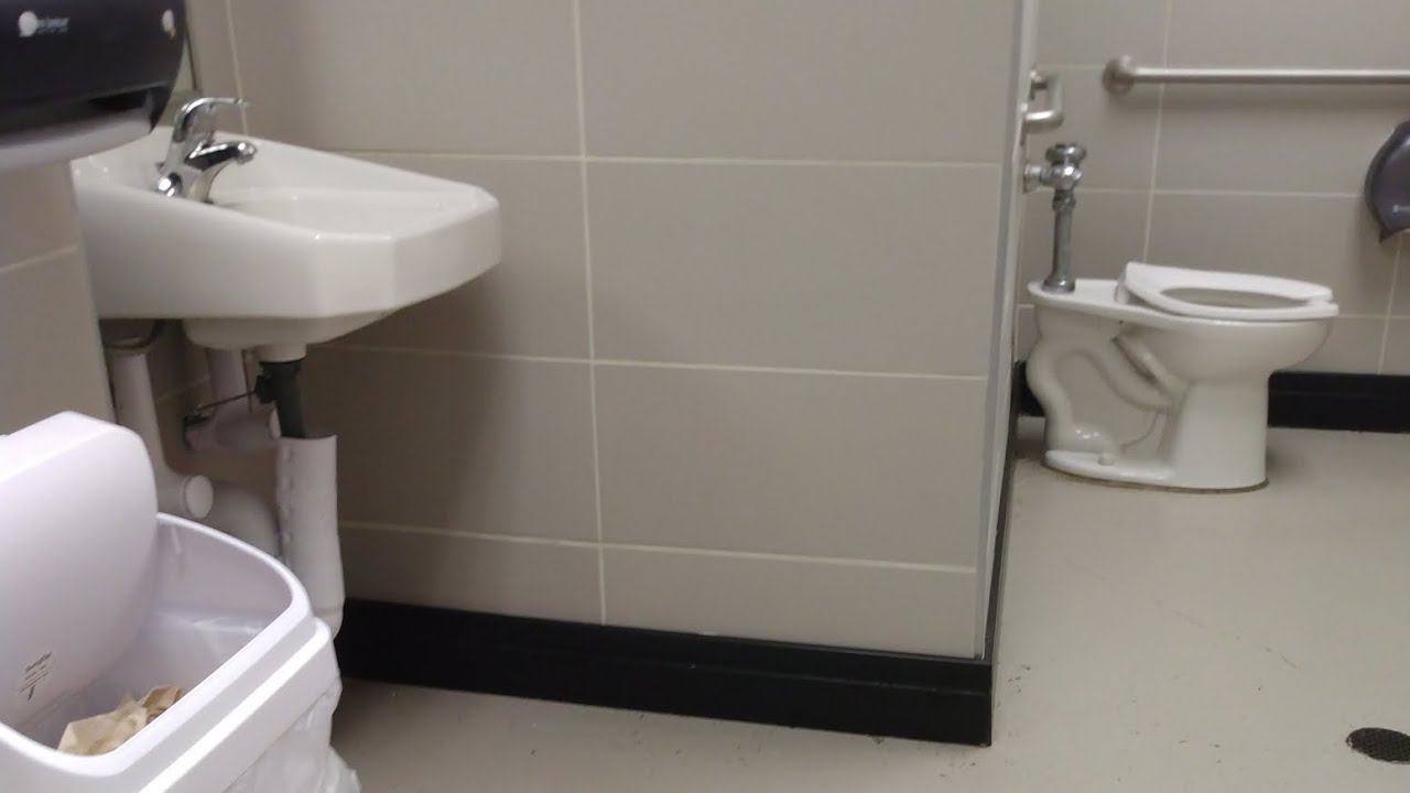 subway mens restroom - YouTube