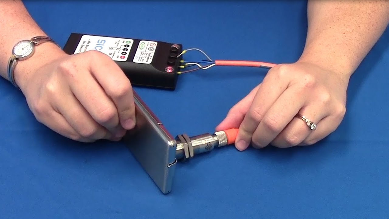 Demo: IMF Inductive Proximity Sensor Demo Case Simple Sensors - YouTube