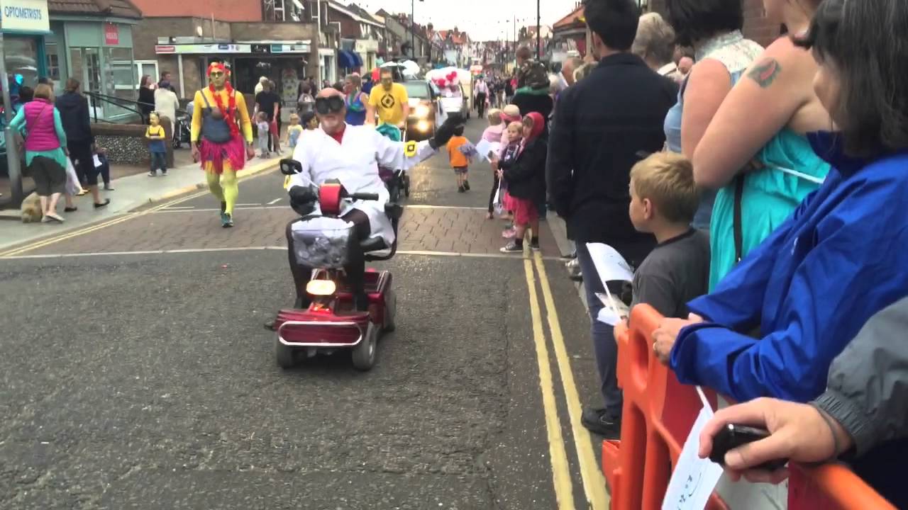 Sheringham Carnival Parade 2015 - YouTube