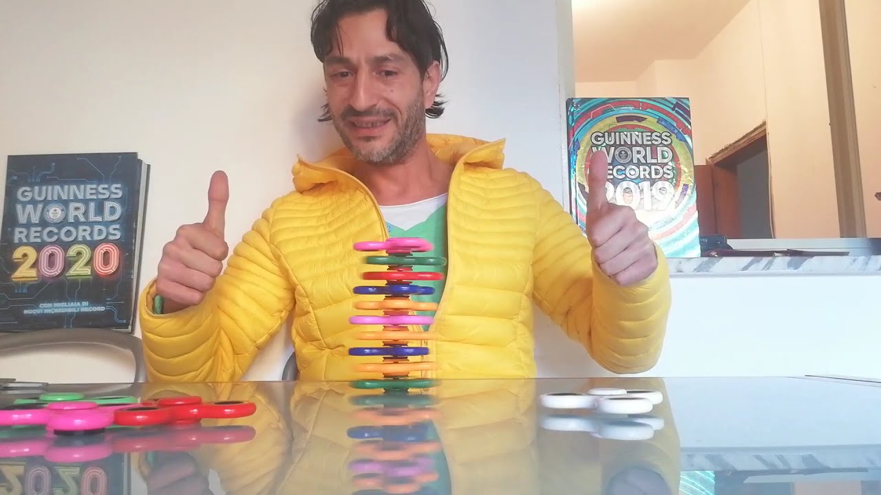 Guinness World Records tower fidget spinners one minute - YouTube