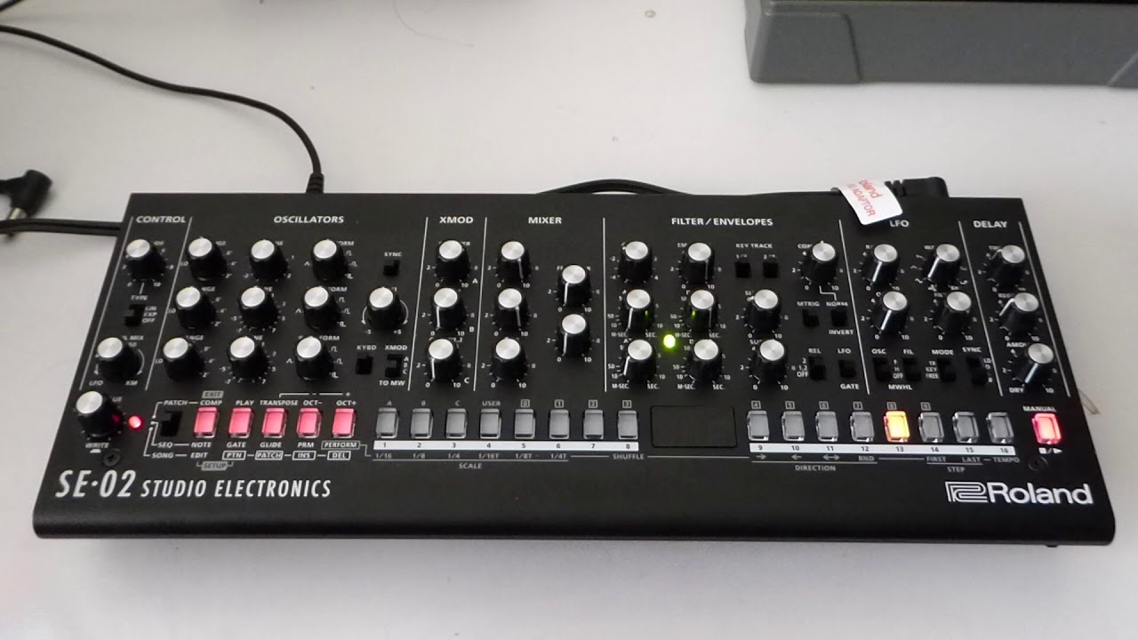 Roland SE02 (Sequences) - YouTube