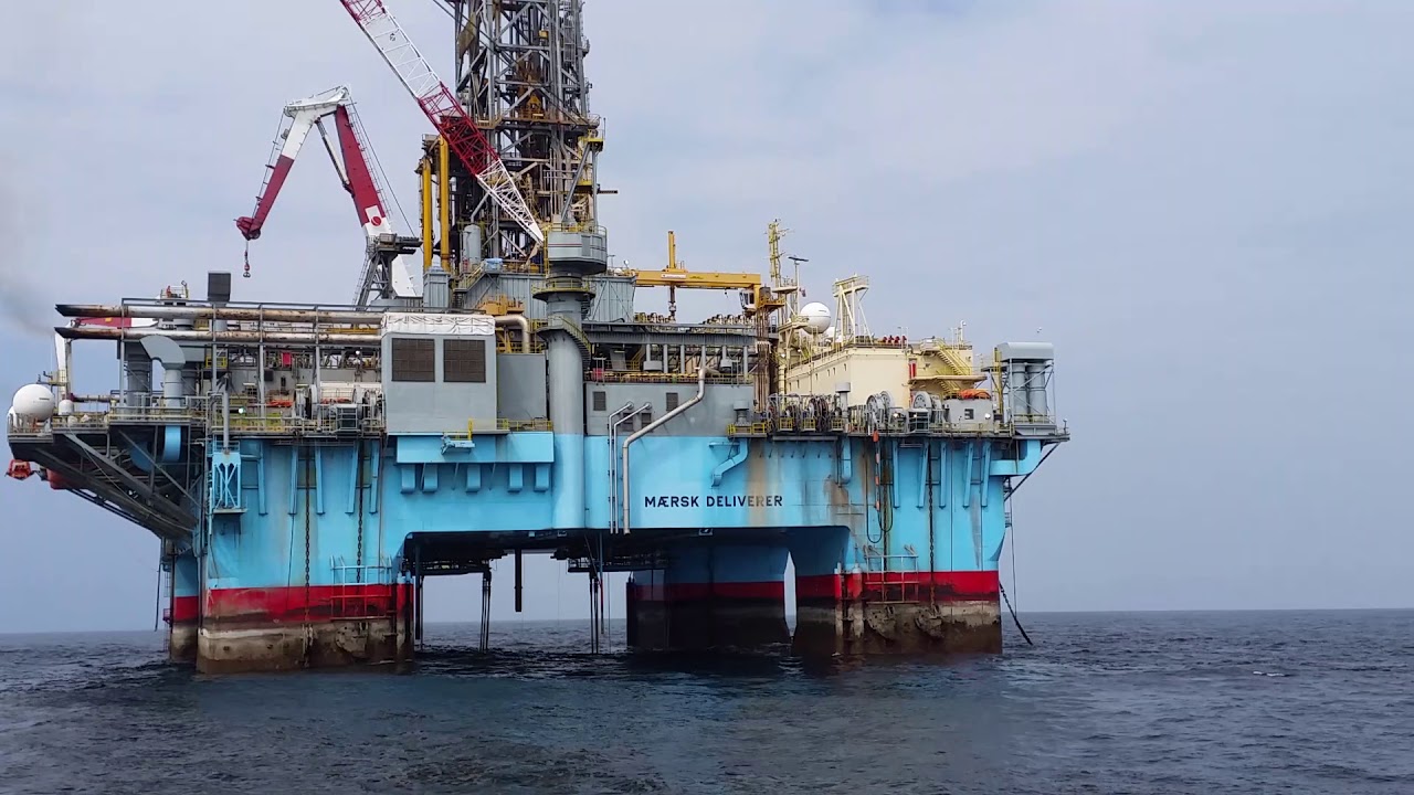 Maersk Deliverer Semisubmersible Drilling Rig - YouTube