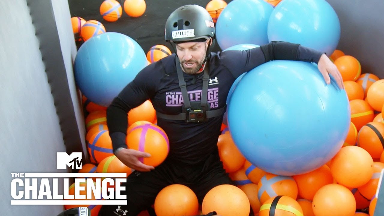 The Challengers Are THROWN Around During An INTENSE Bus Ride 😳 🚌 The ...