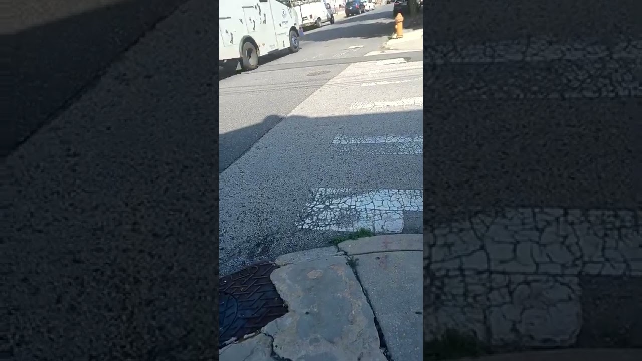 A Brinks armored Step Van - YouTube