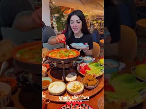 Vəfa Şərifova - Restoranda