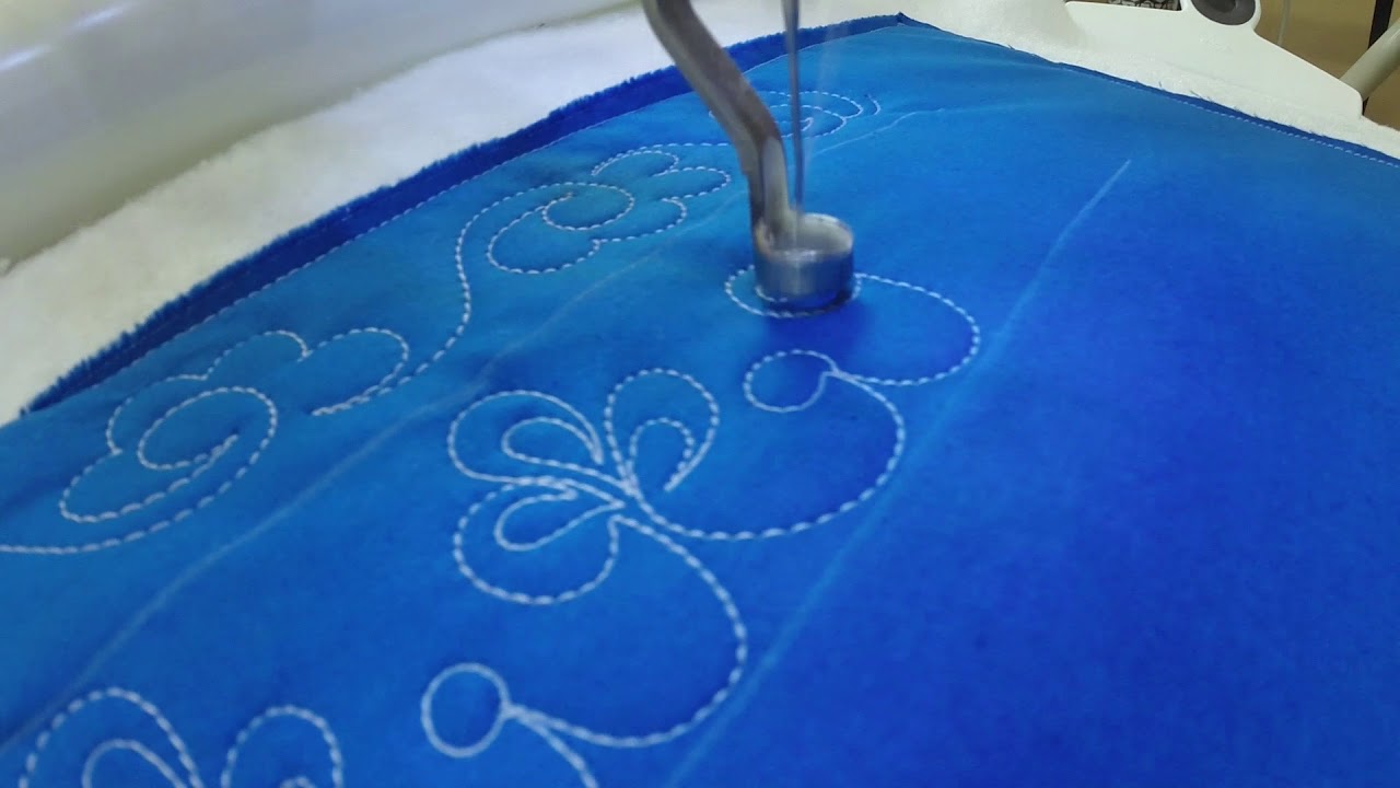 APQS Video Tutorial: Curly Clover Border - YouTube