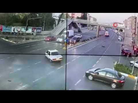 Ambulansla otomobilin kaza anı kameralarda