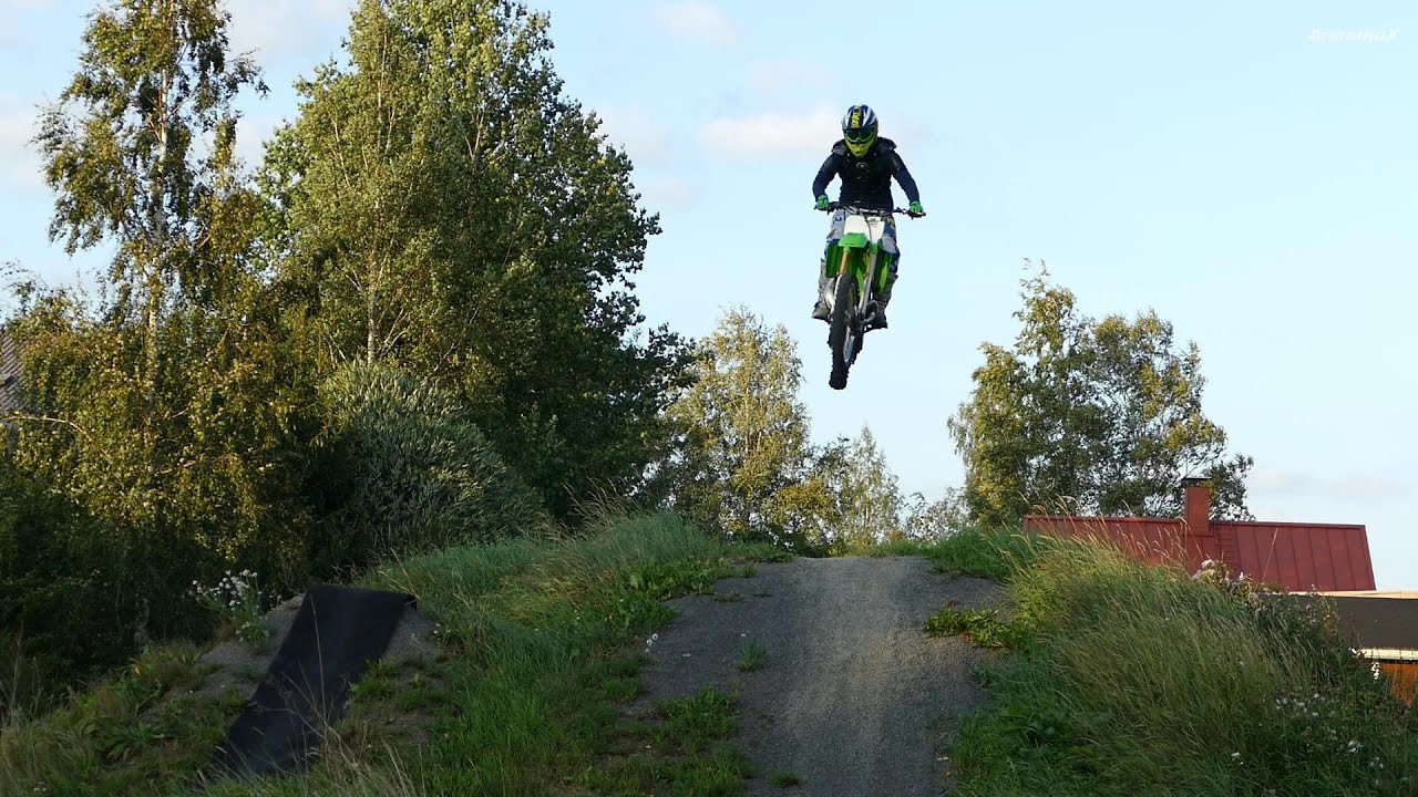 Kawasaki KX500 2-Stroke - Backyard Jumps - YouTube