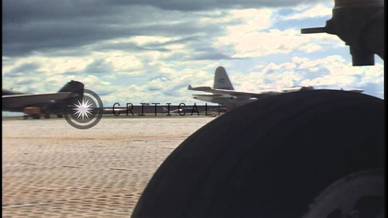 US Navy Lockheed P-2H and C-117 Hummer aircraft at Tan Son Nhut Air ...