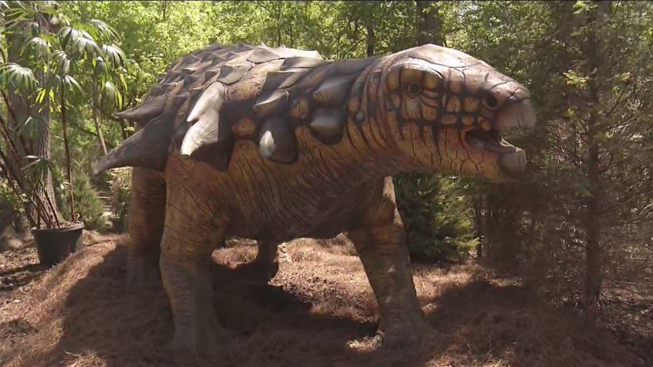 Expedition Dinosaur opens at the Milwaukee Co. Zoo - YouTube