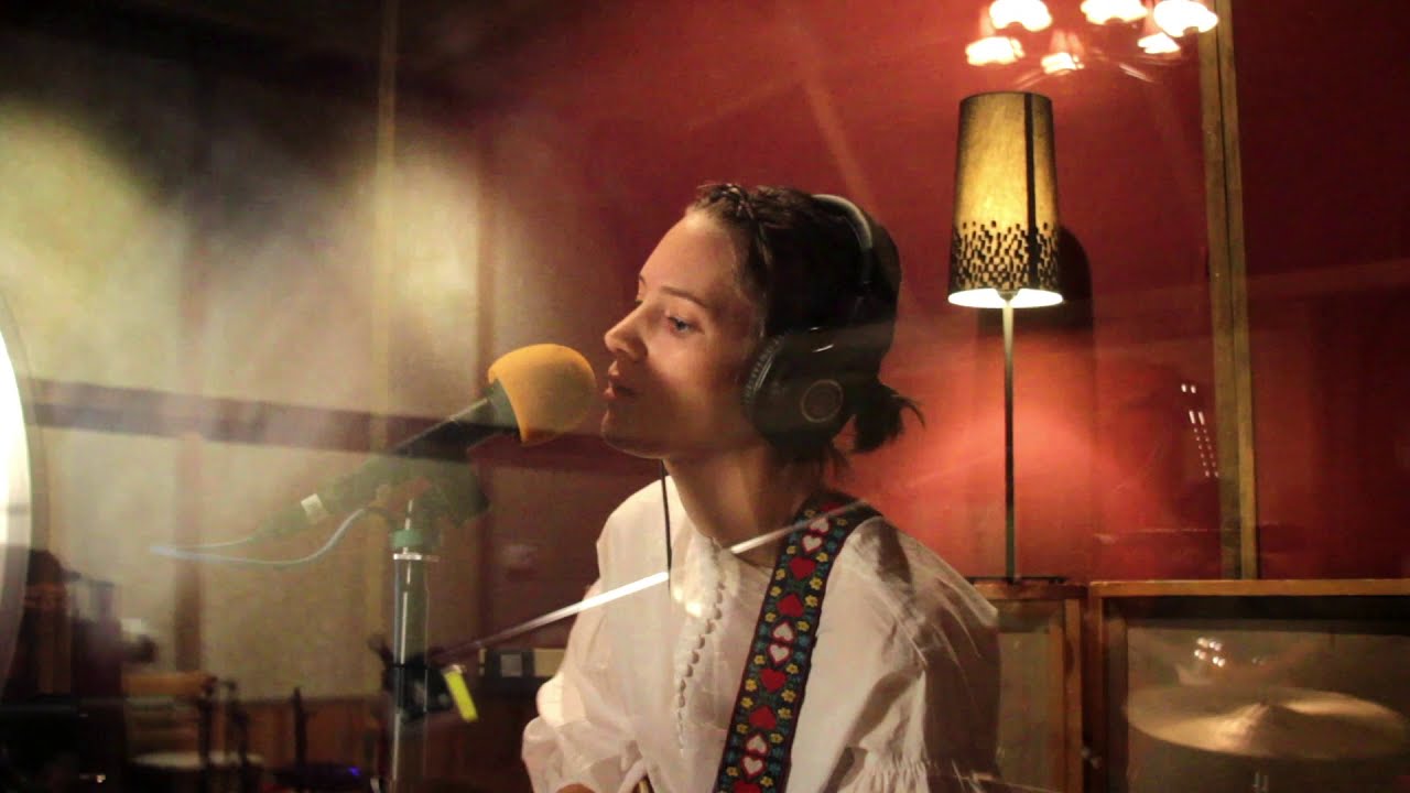 Elizabeth Wyld - "Letting You Go" (Live from Studio G) - YouTube