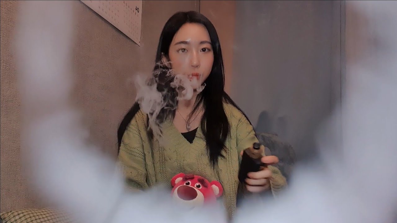 ASMR vaping tricks 무편집 영상 (코 긁는 이유: 이제 뭐 해야할지 몰라서 머쓱;) - YouTube