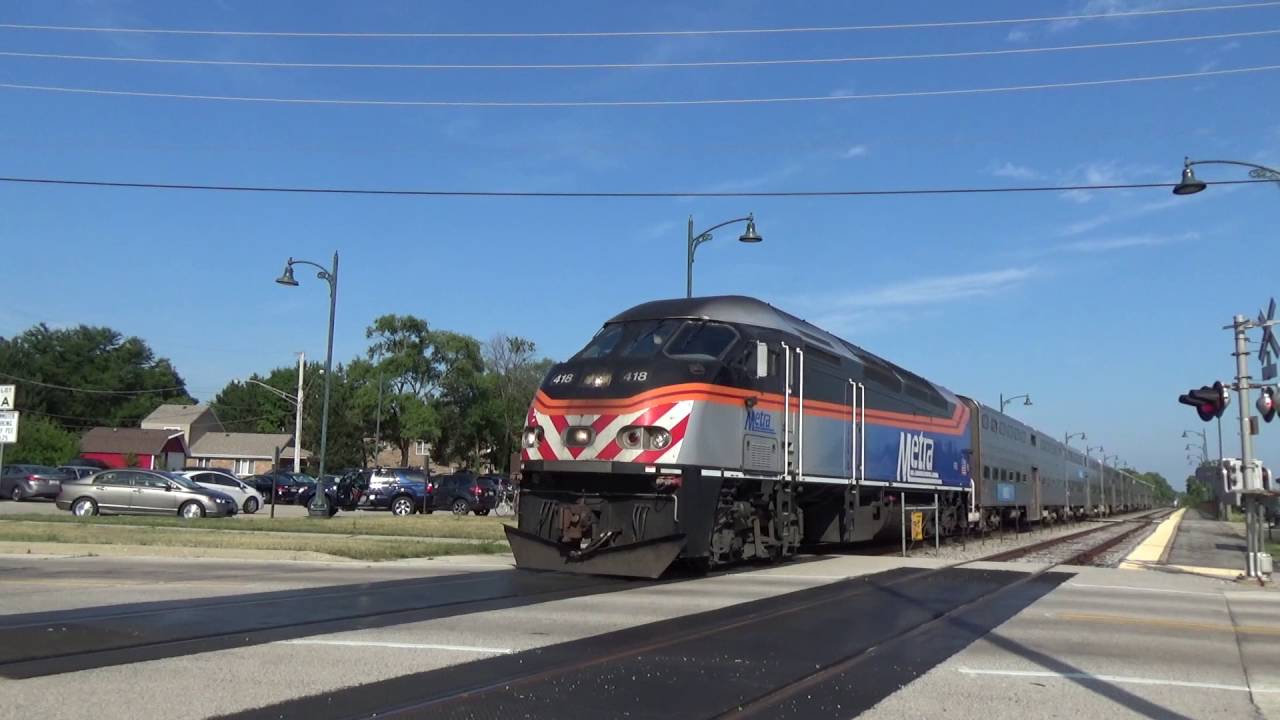 Metra MP36-3S 418 Leads outbound train number 2135 through Grayslake ...