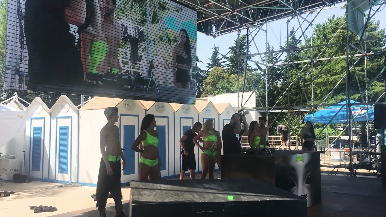 "Baila como el Papu" live tour by Ricky Jo - YouTube