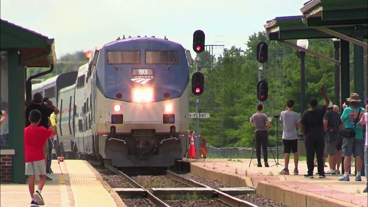 Amtrak's Southwest Chief #4 With MetroLink Coaches At Galesburg Illinois #train #railway - YouTube