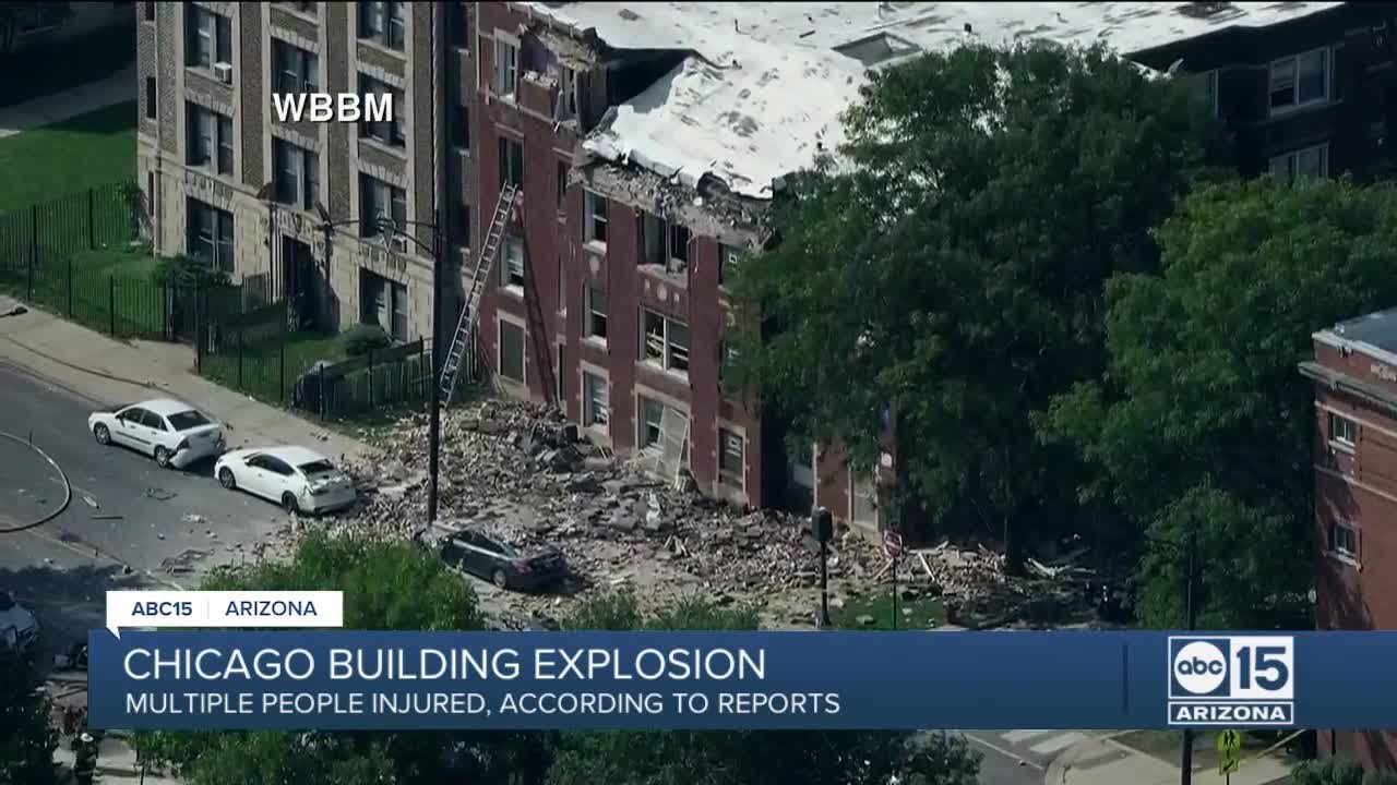 Multiple people injured in Chicago building explosion - YouTube