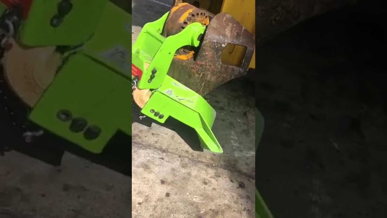 Can your STS crane spreader flex like this? - YouTube