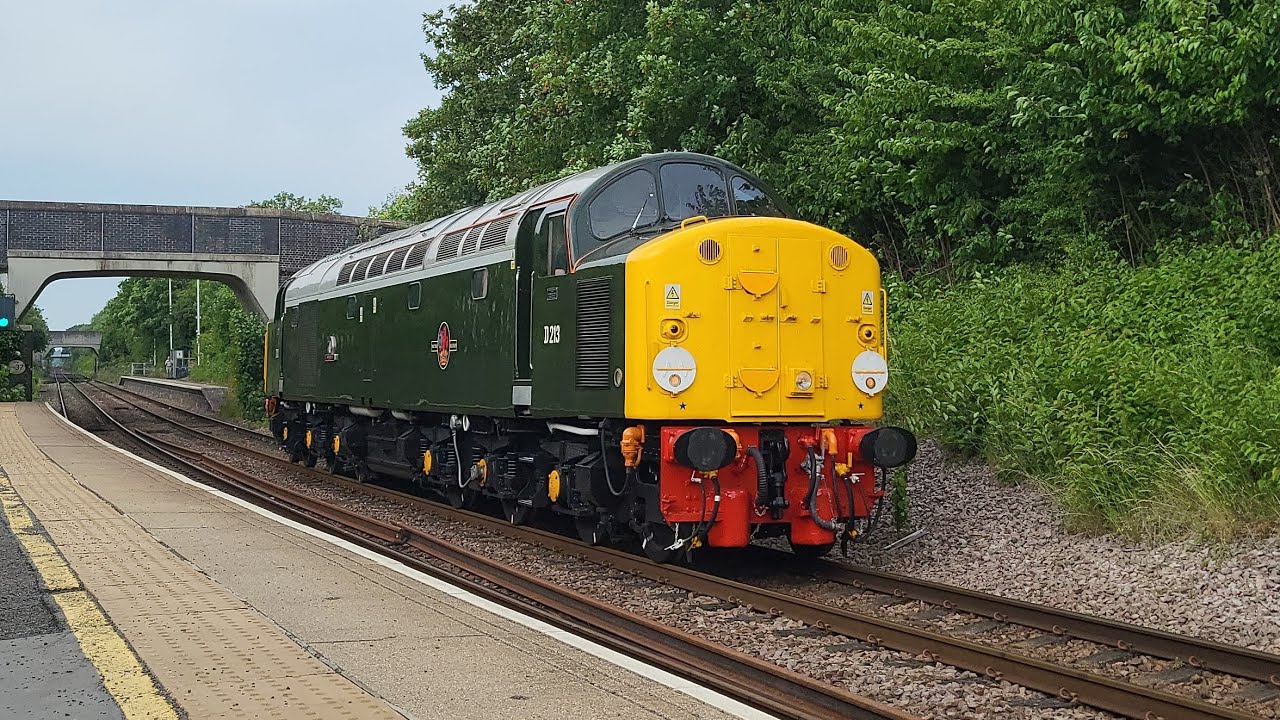 40013 light engine at South Wigston 12/6/25 - YouTube