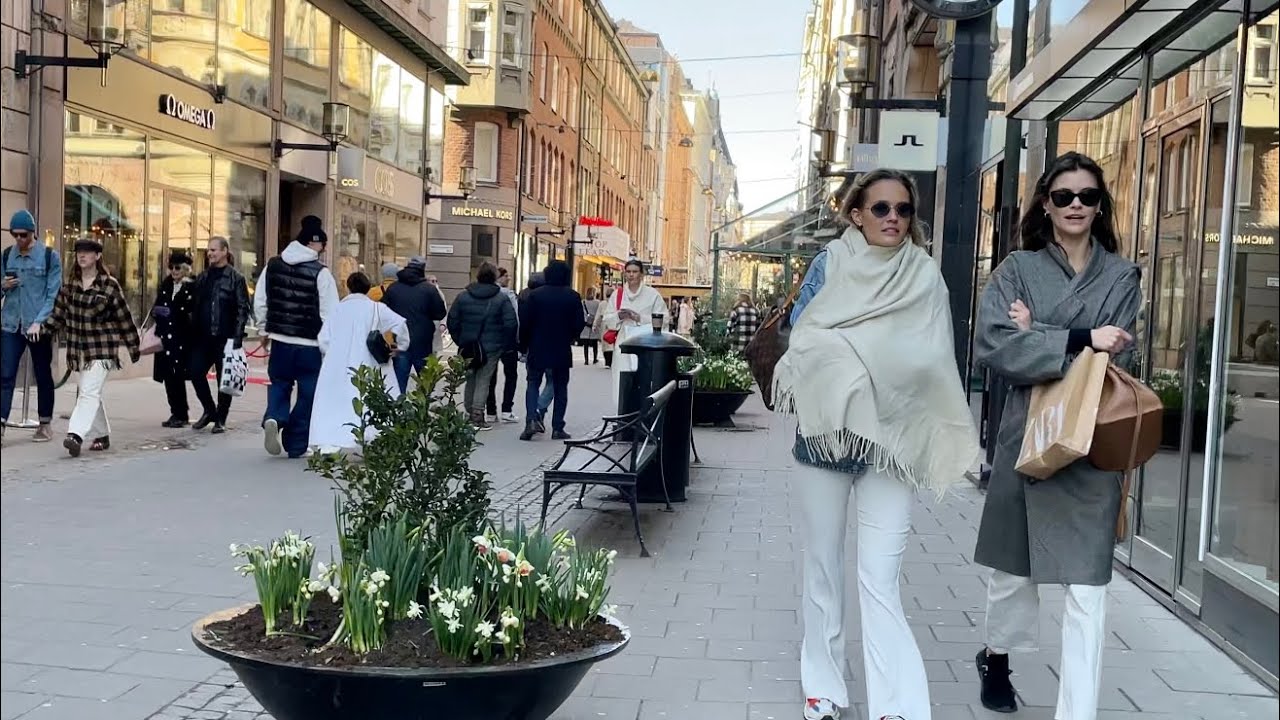 Stockholm Walks: Posh shopping district. Medals, sunshine & happy ...