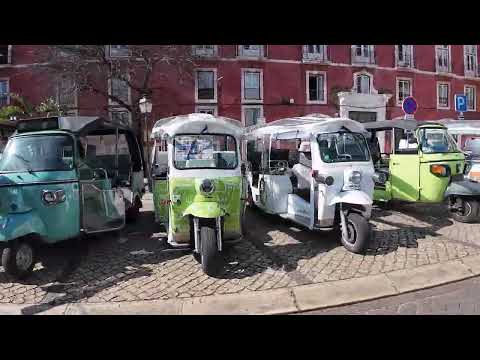 A safe tuk-tuk ride through Lisboa (Spain)
