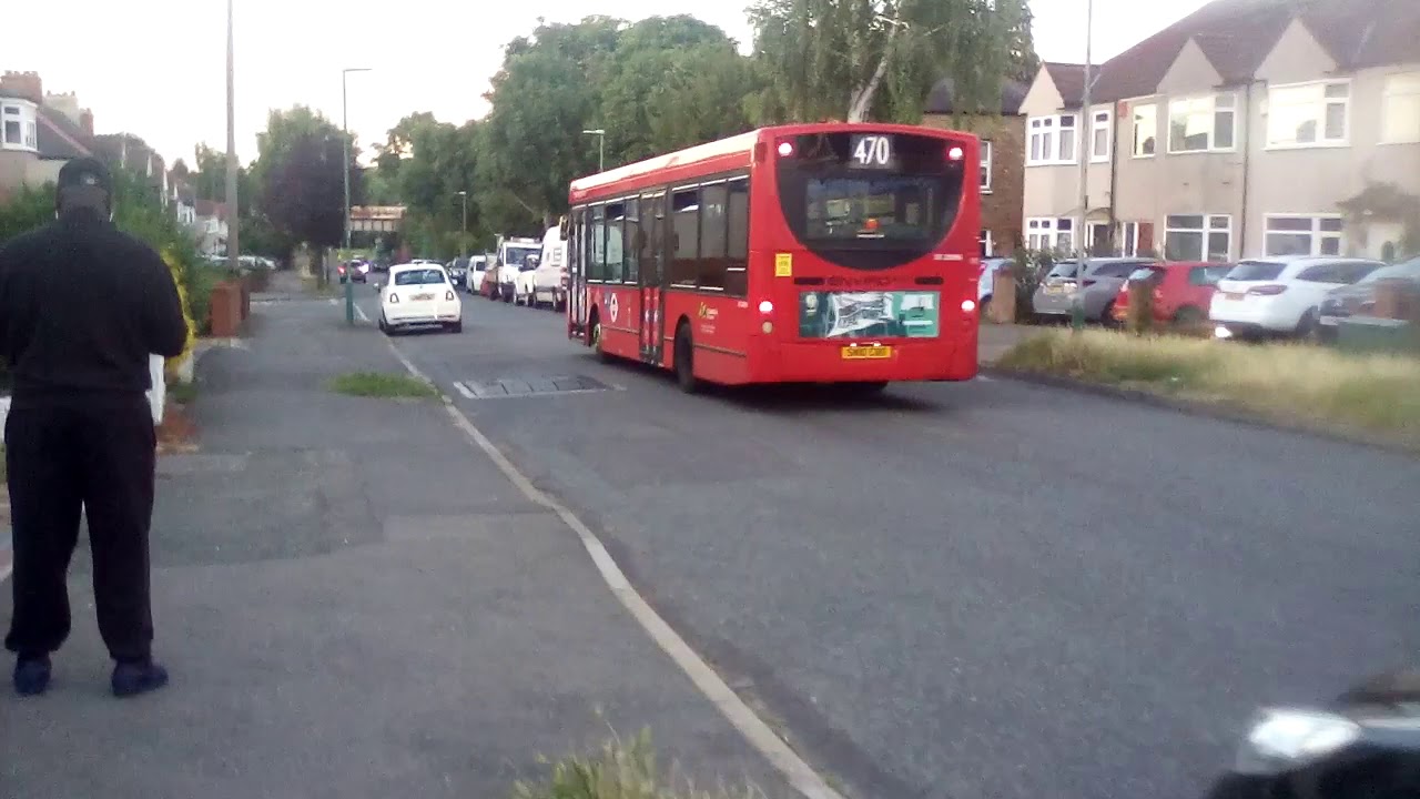 DE20096 (SN10CBO) at Forest Road (Hail & Ride) - RATP - Route 470 - YouTube