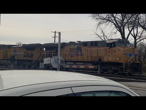 UP 5428 Leads MASYC Backing Into Yard Center, Dolton, IL - YouTube