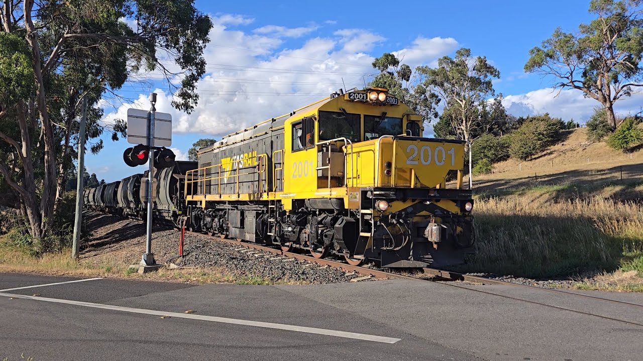 TasRail 2001 #55 train crossing Opossum Road - YouTube