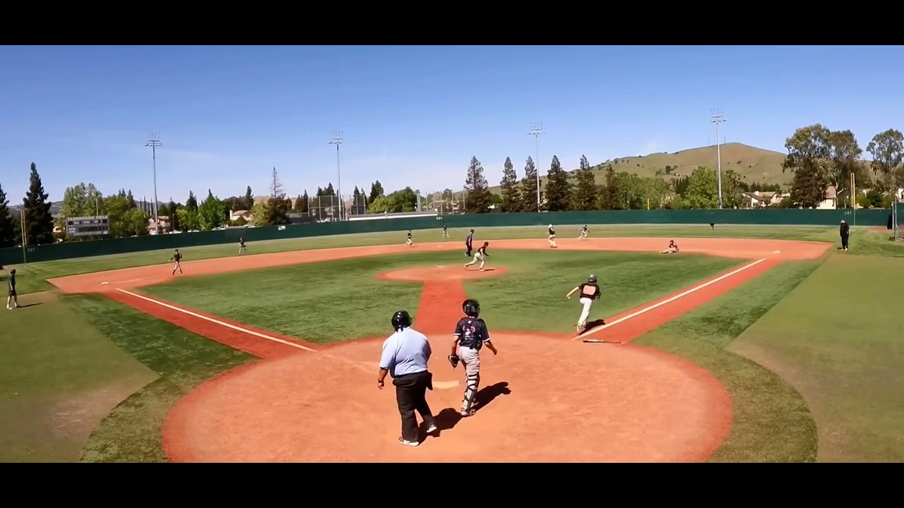 Josh McCall- Sliding play to get an out vs Bulldogs 14u - YouTube