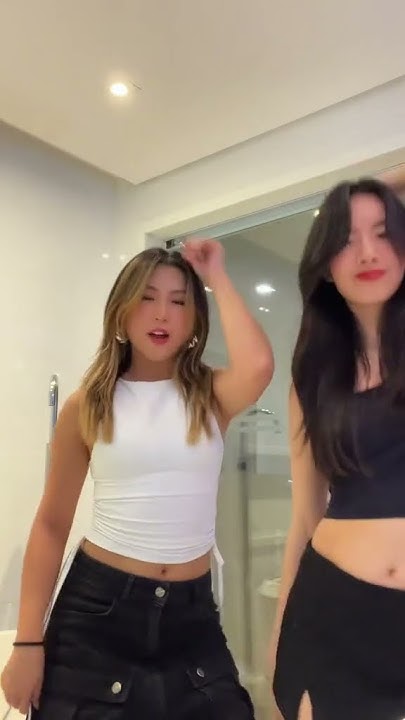 Vai rebola pro pai...(Jessie Shen e Ellen, dancinha do tik tok) - YouTube