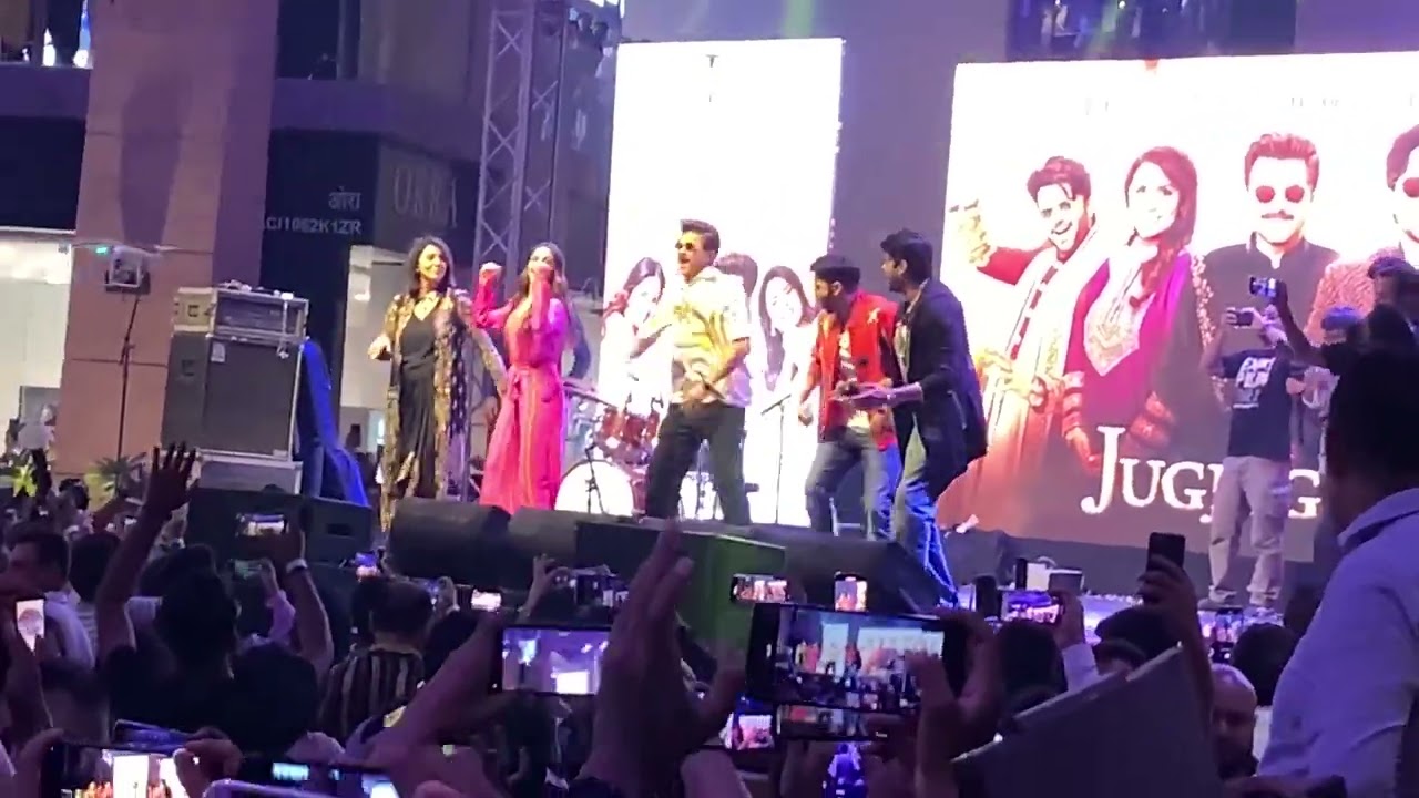 Anil Kapoor Dance in Vegas Mall | Jug Jug jiyo | The Ankur's Vlog - YouTube