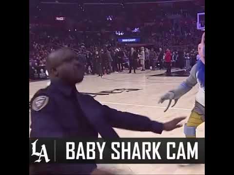 NBA Security Guard DANCES LIKE CRAZY - YouTube