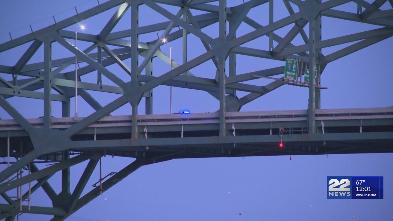 Man was shot and killed by police on the Piscataqua River Bridge - YouTube