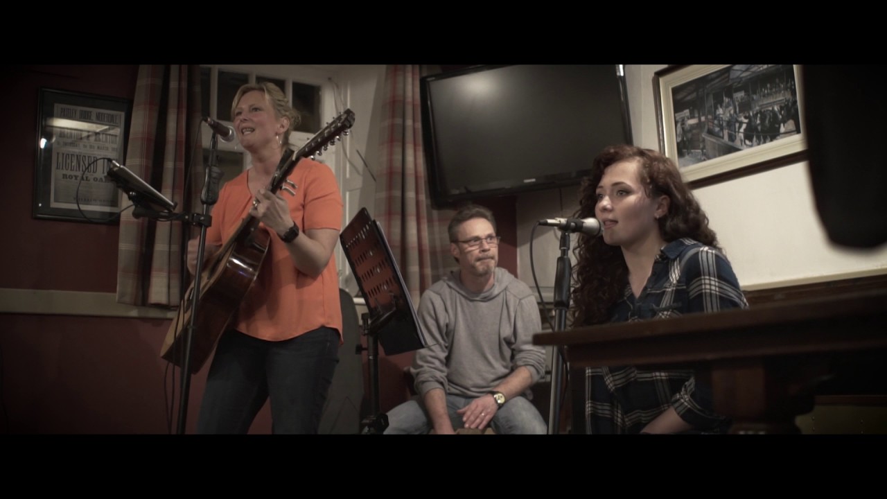 Sara & Faye - The Wild Rover - YouTube