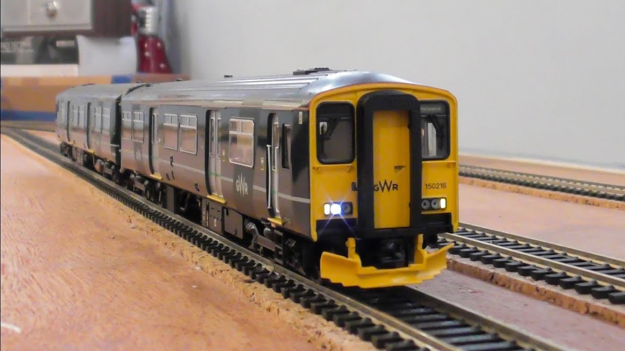 Bachmann GWR class 150/2 review! - YouTube