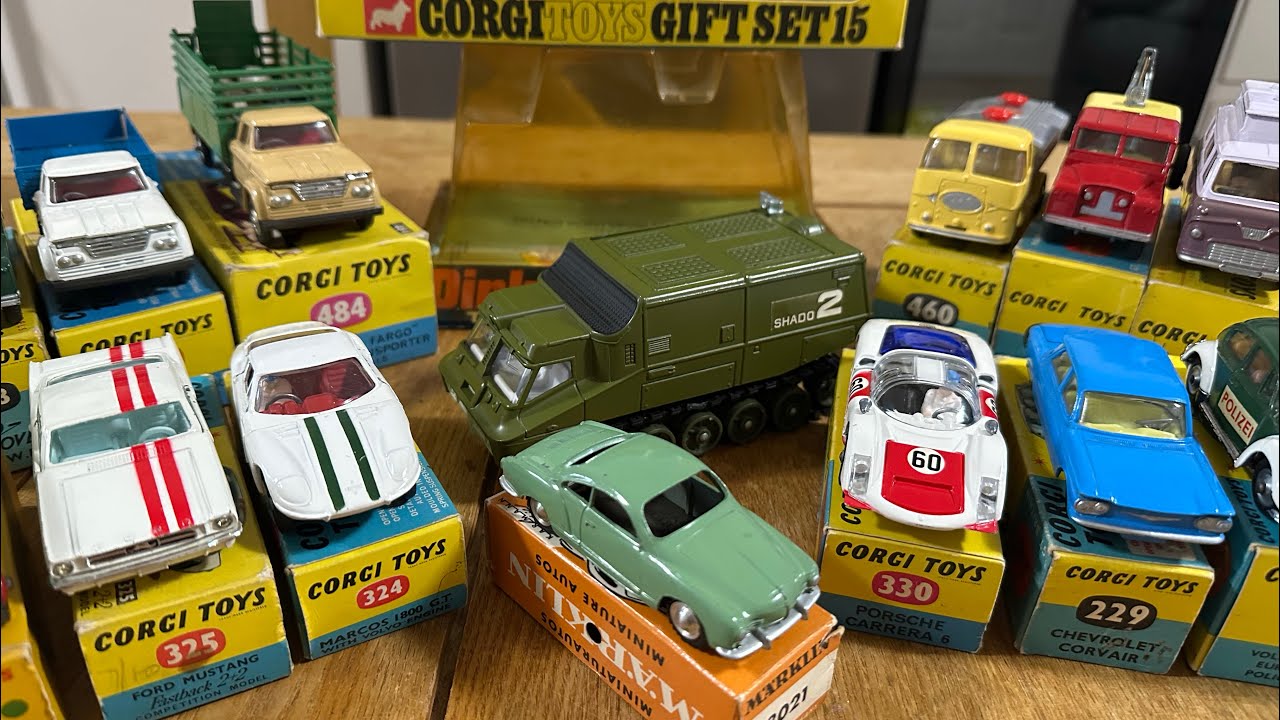 VINTAGE DIECAST MODEL CAR COLLECTION - AMAZING ORIGINAL CORGI & DINKY ...