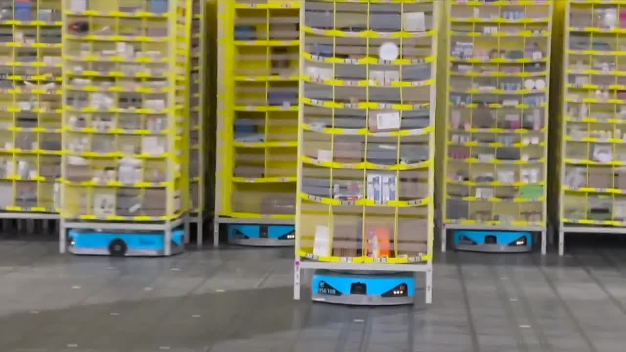 What's it like in an Amazon warehouse on Prime Day? - YouTube