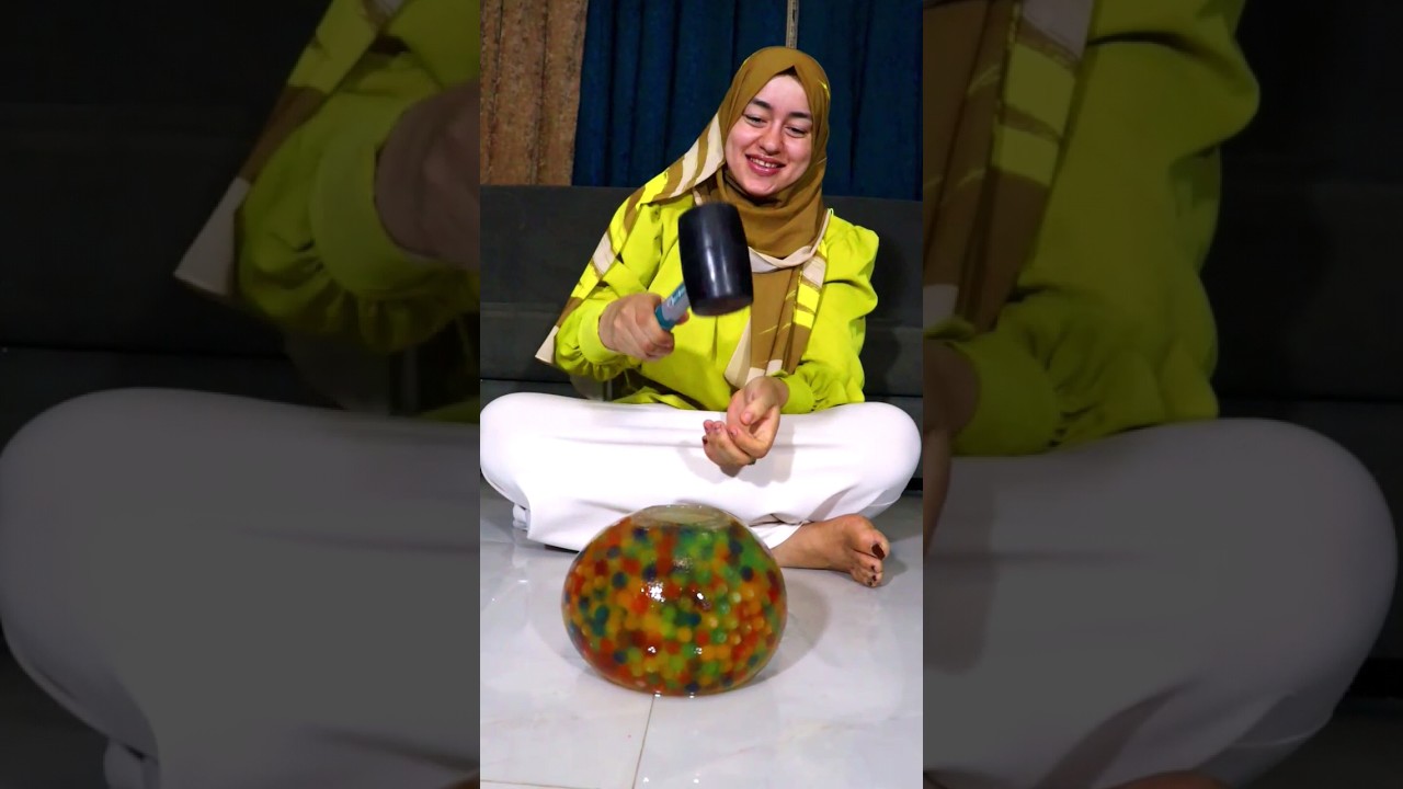 كرات الماء الملونة داخل البلونة 🎈 Youtube