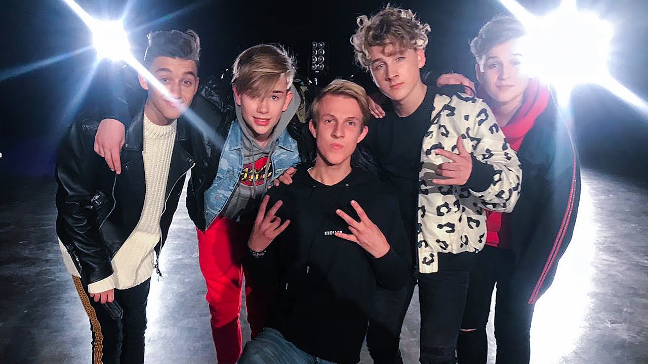 ACHTER DE SCHERMEN BIJ FOURCE – LOPEN OP DE MAAN (uit de film HOE TEM ...