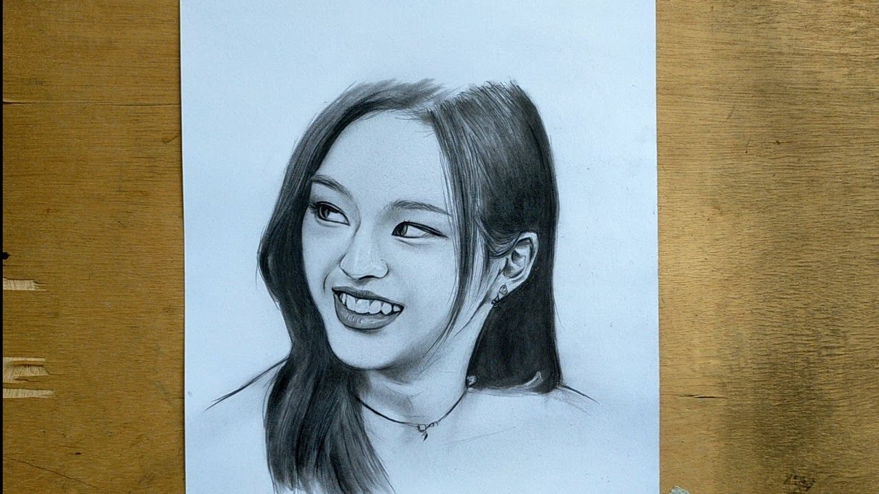 Drawing Chiquita using graphite and charcoal - YouTube