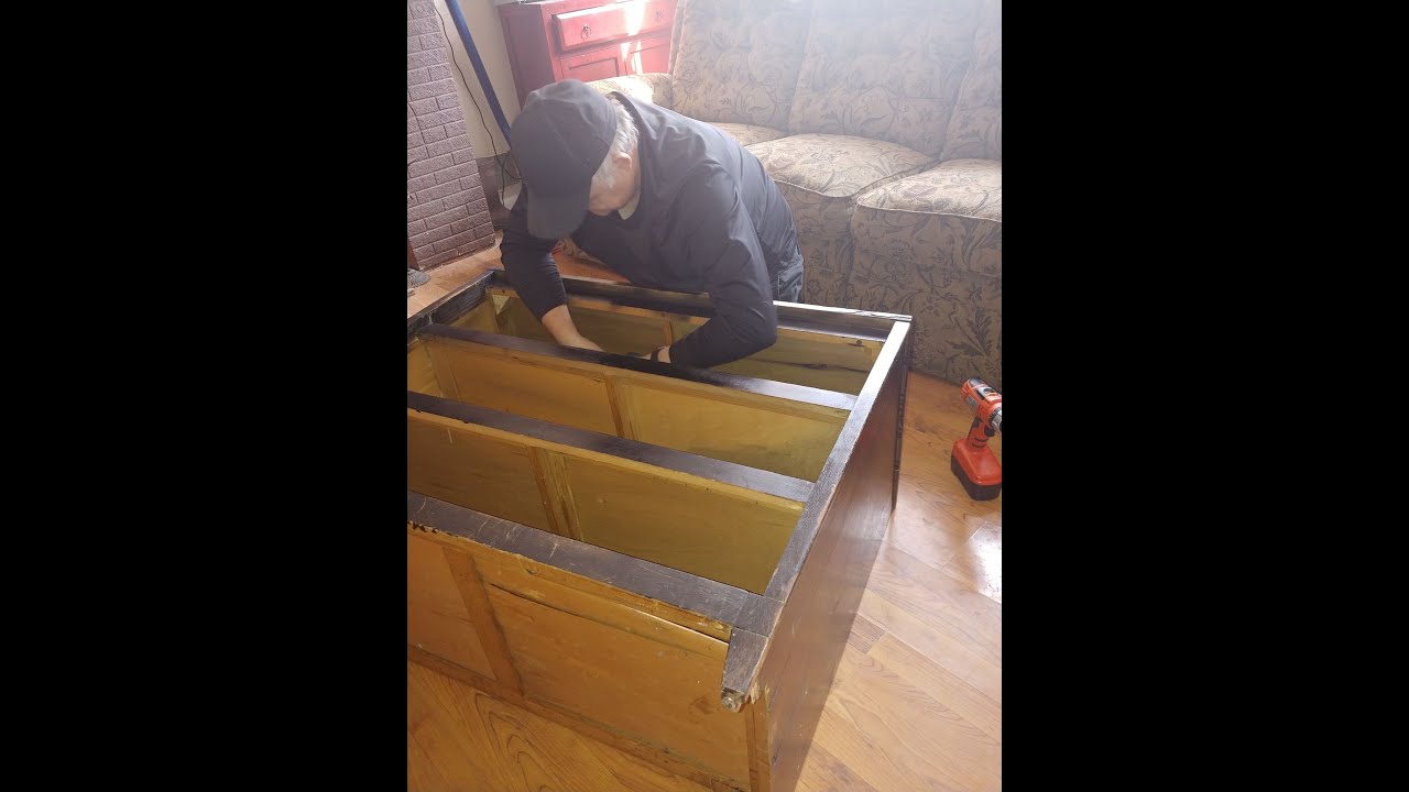 USING A DRESSER, FOR A CHICKEN BROODER???? WHAT !!!!!!!!! - YouTube