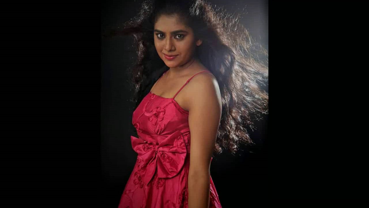 Meet Nimisha Sajayan "Thondimuthalum Driksakshiyum" Hot Collections ...