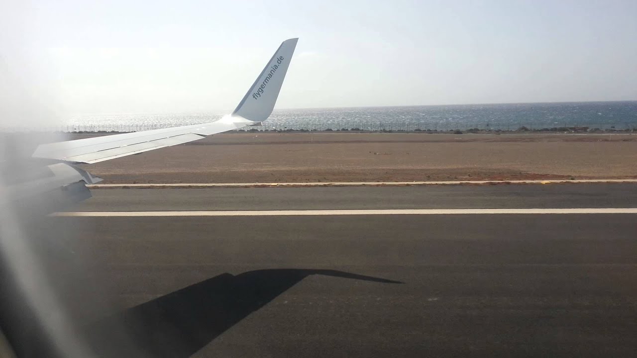 Lanzarote Landing 737-700 FlyGermania - YouTube
