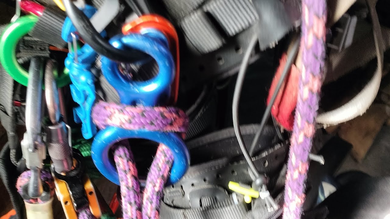 figure 8 descender serves me 3 purposes - YouTube