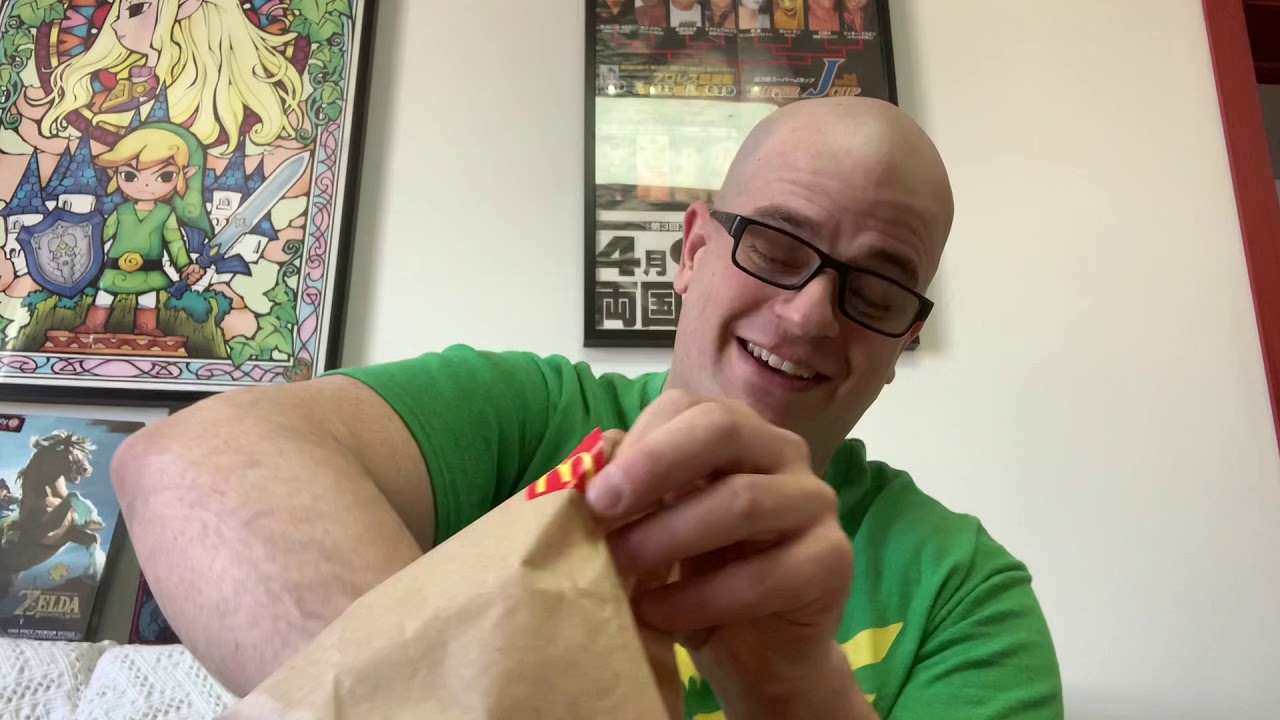 My Review Of The Oreo+Spam Burger from McDonalds Of China - YouTube