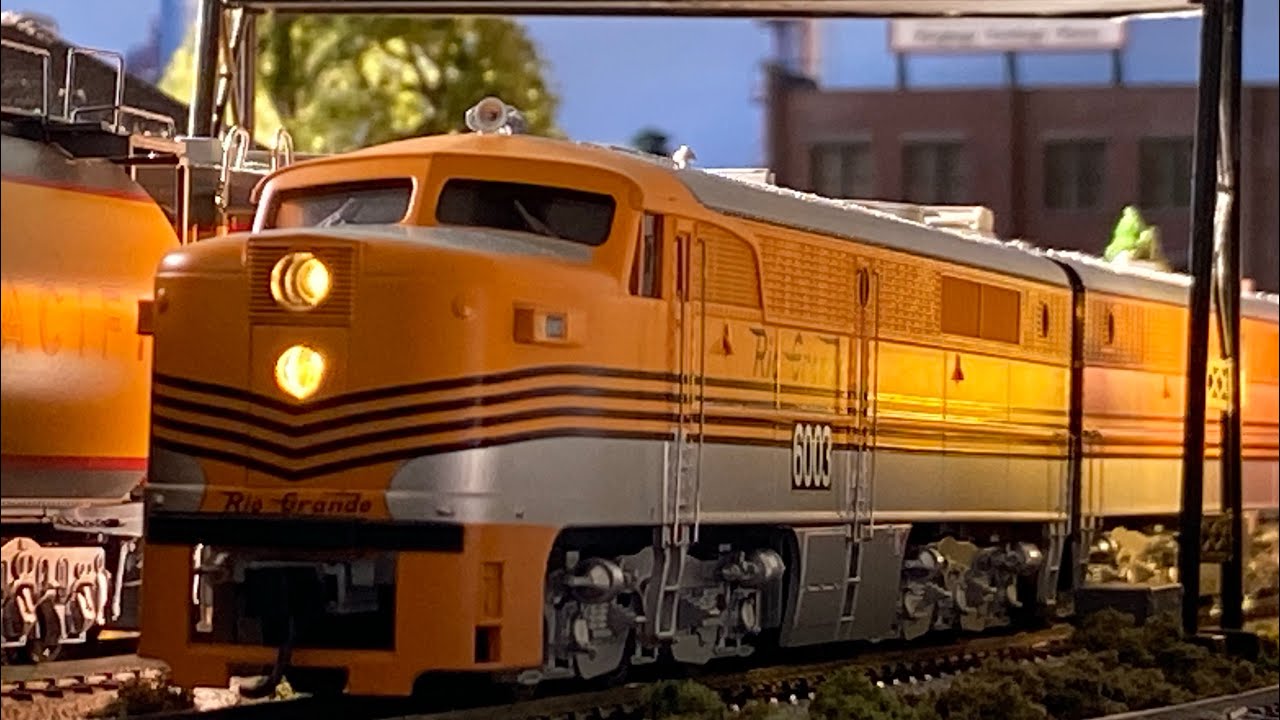 HO Scale ALCO Led Rio Grande California Zephyr Rocketing Down the ...