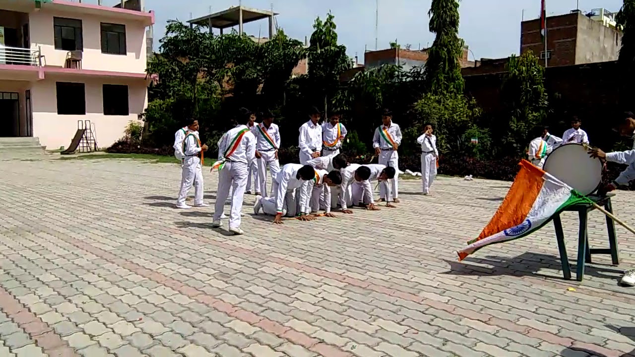 Pyramid of independence day held on 15 aug in saii public school - YouTube